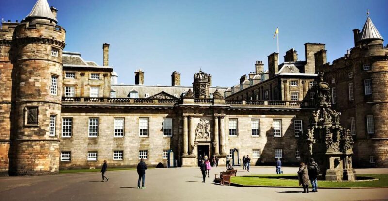 Castle & Cobblestones: 8-Hour Private Edinburgh Walking Tour - Granny’s Green Steps and Grassmarket