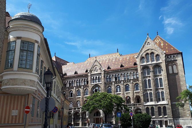 Castle district walk with legends - Authenticity and Unique Experiences