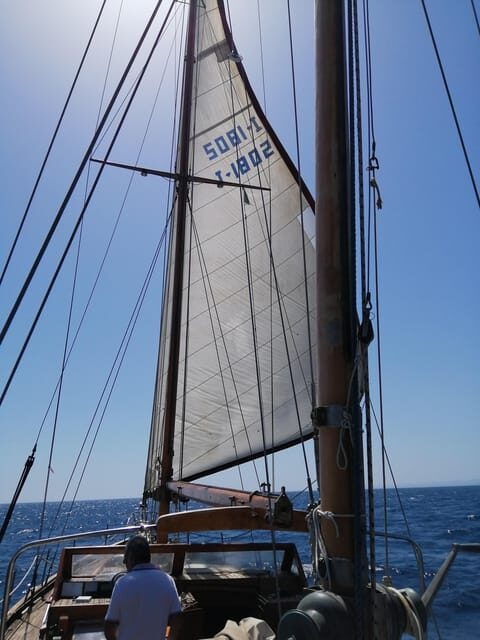 Castro marina (LE) Sailing boat trip on vintage Cassiopèe - Key Points