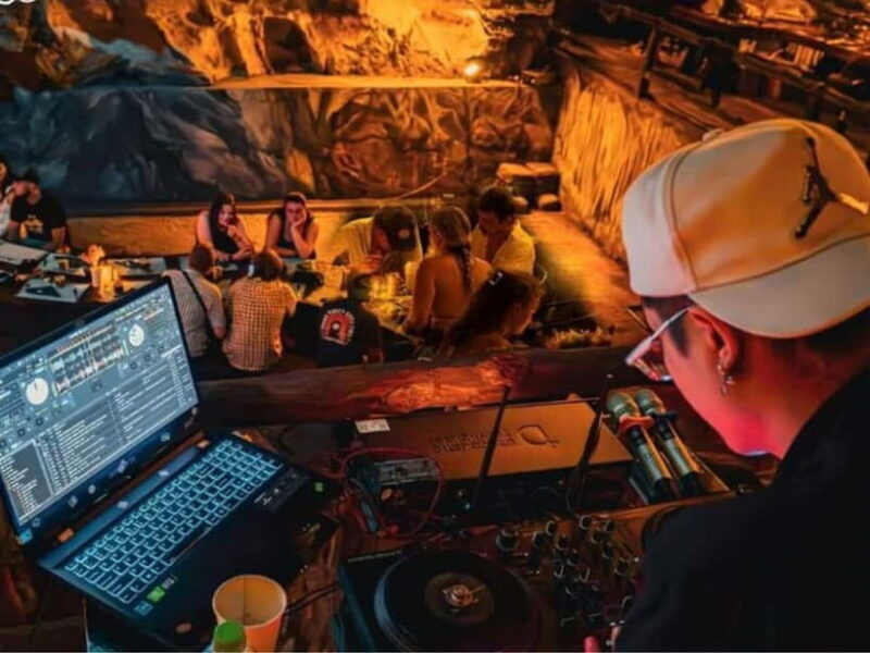 Cat Ba: Paradise Cave - Dinner with Music and Hotel Pickup - Dinner Begins: Food and Entertainment