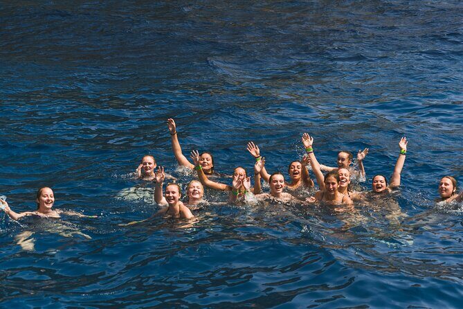 Catamaran departure in a young atmosphere - The Itinerary: What You Can Expect
