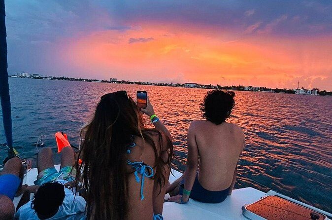 Catamaran Sunset Open Bar and Snacks - FAQ