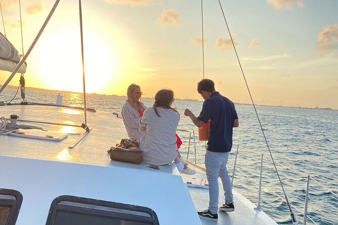 Catamaran Sunset Sail - An Elegant Way to End Your Day in Bermuda