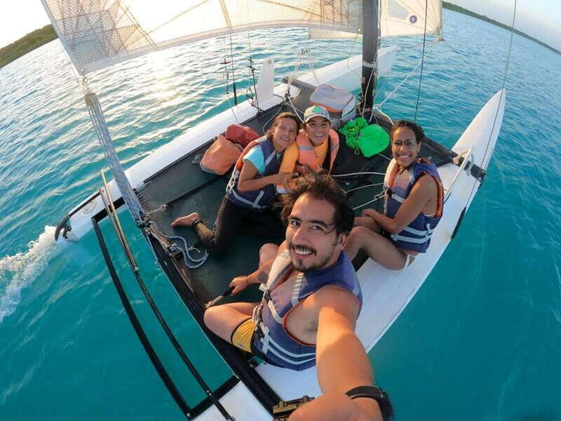 Catamarán Through the Bacalar Lagoon and Make New Friends - Key Points