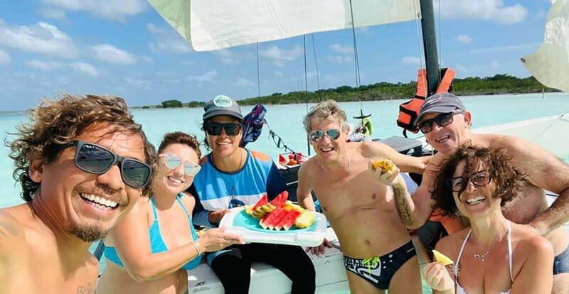 Catamarán Through the Bacalar Lagoon and Make New Friends - An In-Depth Look at the Experience