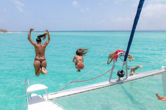 Catamaran to Isla Mujeres with Open Bar from Playa del Carmen - Key Points
