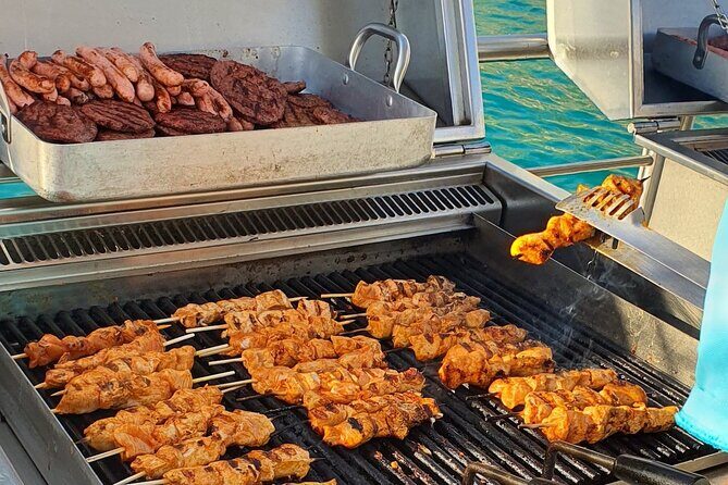 Catamaran with BBQ in the Bay of Palma - The Atmosphere and Group Size