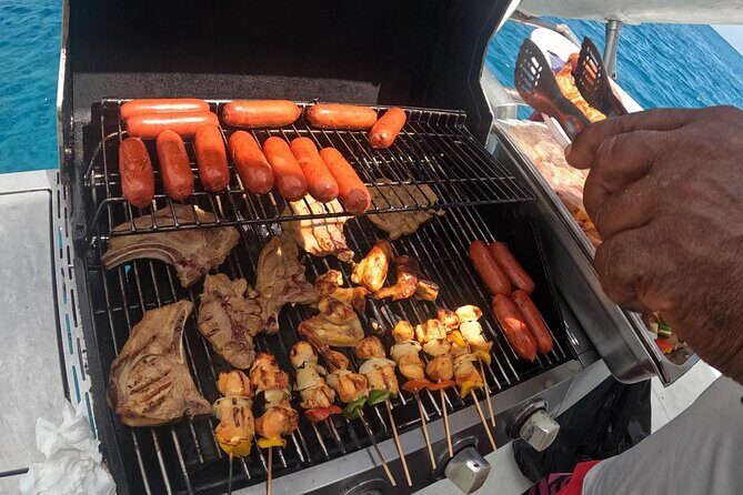 Catamaran with jacuzzi for groups Lunch and drinks Puerto plata - Who Will Love This Tour?