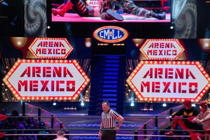 CDMX: Mexican nightlife with shots and wrestling - Key Points