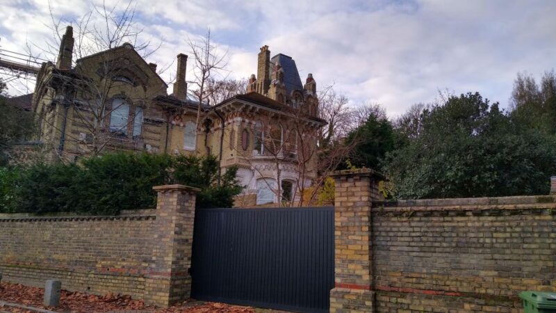 Celebrity Homes Tour of Hampstead - Frequently Asked Questions