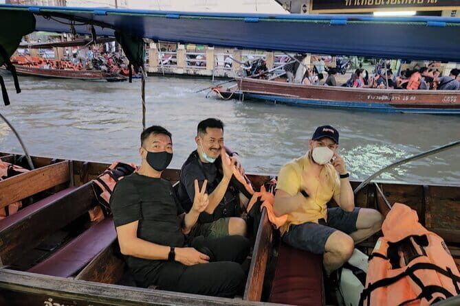 Central Thailand Walking Tour and visit Temple at Bangkok - Exploring the Temples