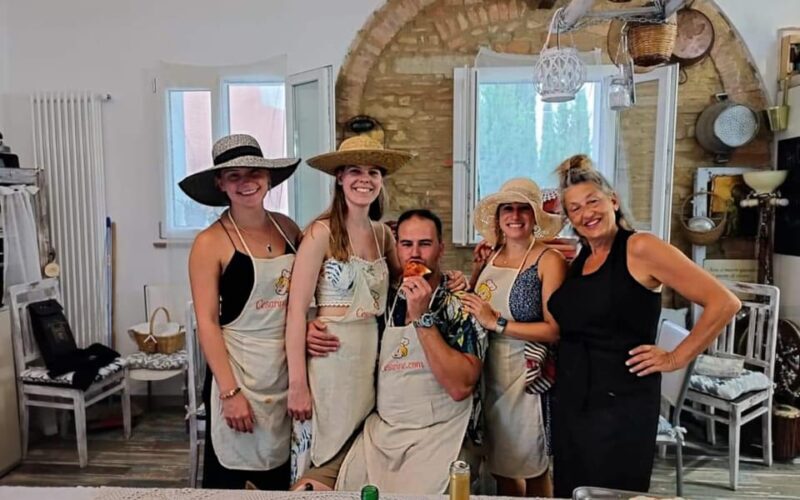 Certaldo: Tuscan "barbecue" course with convivial lunch - Key Points