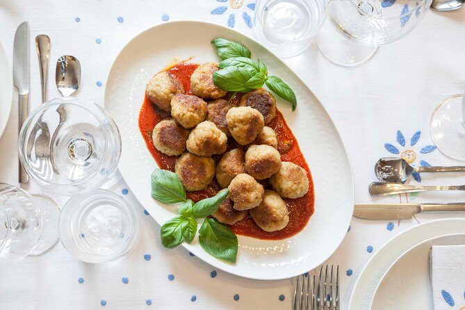 Cesarine: Dining & Cooking Demo at Local's Home in Naples - Summary