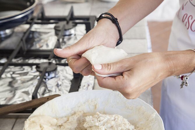 Cesarine: Small group Pizza and Tiramisu Class in Positano - A Closer Look at the Experience