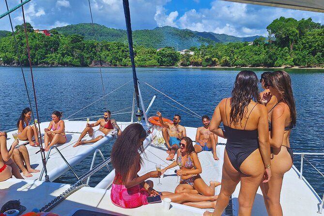 Champagne and Lobster Snorkeling Cruise - Key Points