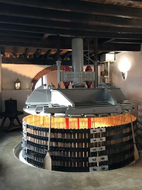 Champagne: Boutique Houses Tour with Restaurant (Private) - Authenticity, Comfort, and Flexibility