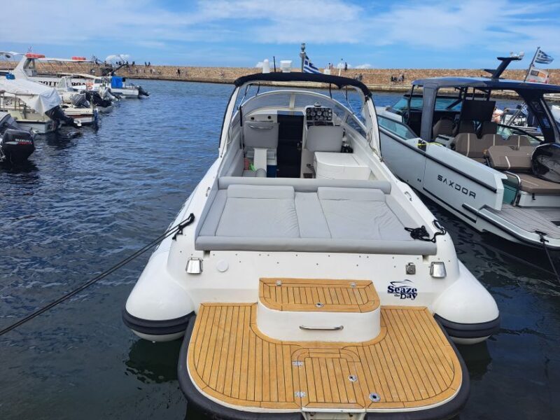 Chania: Full-Day Santorini Private Cruise with Visit to Oia - Who Should Consider This Tour?