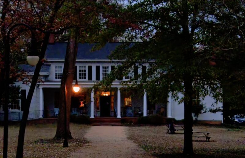 Chapel Hill Ghost Walk - What to Expect from the Chapel Hill Ghost Walk