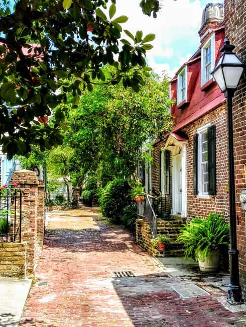 Charleston History Tour-Small Groups Only-History & Alleys - Who Will Love This Tour?