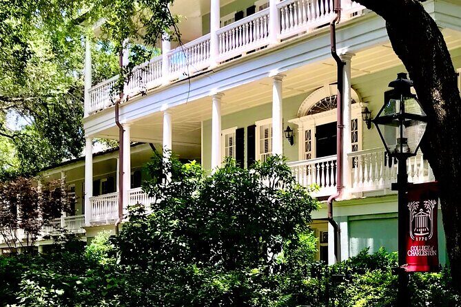 Charleston Private Brunch Walking Tour With Secret Food Tours - The Guiding Experience