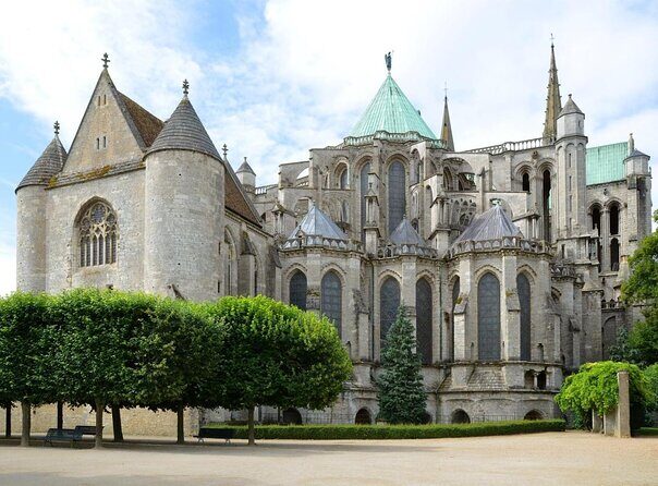 Chartres Cathedral 5 Hours Tour from Paris with Private Transport - Key Points