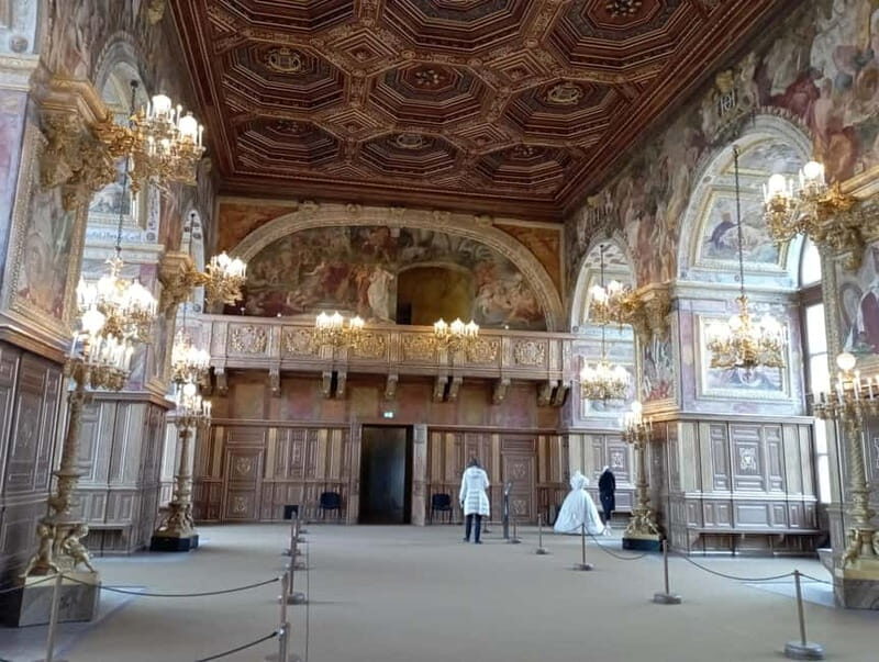 Château Fontainebleau: Semi-private guided tour in German, max. 6 participants - Key Points