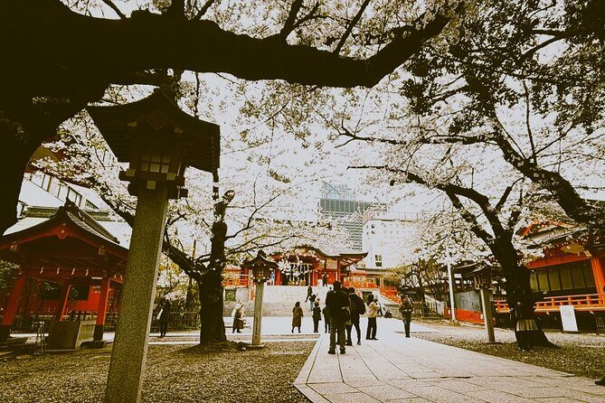 Cheers! Bar hopping tour w/ a Local Guide in Shinjuku GoldenGai - FAQ