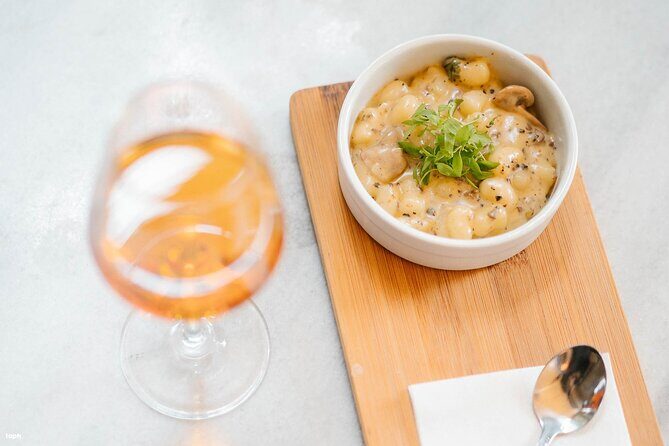 Cheers to 6 Dairing Wines tasting and food pairing in Athens - FAQs