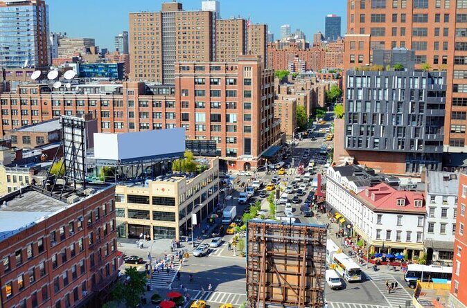 Chelsea Contemporary Art Tour with NYC Professional Art Critic - Key Points