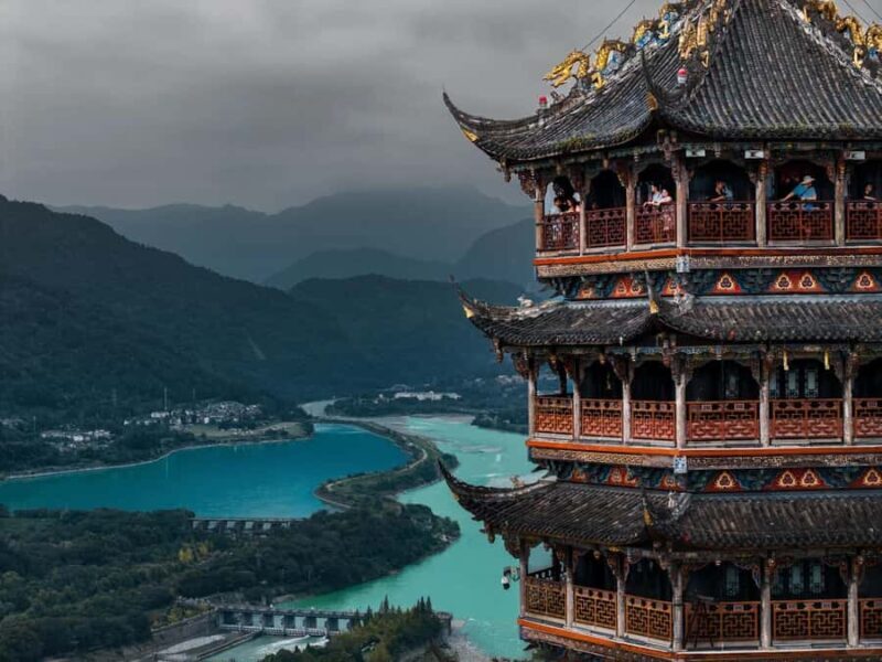 Chengdu: 2-Day Dujiangyan, Mount Qingcheng & Opera Tour - Evening Spectacle: Sichuan Opera at Shufeng Yayun Theater