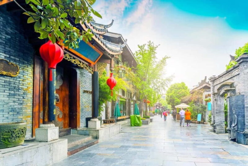 Chengdu: City Walking Tour with Food and Culture Stops - Walking Through Chengdu’s Contrasts