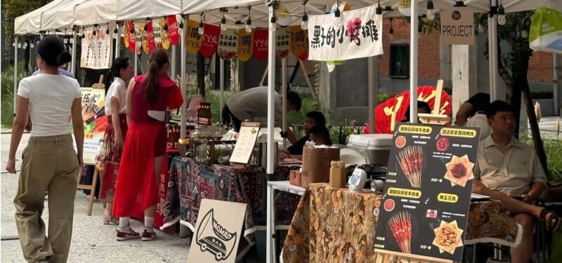 Chengdu: Flea Market, Fashion District, and Dinner Tour - Key Points