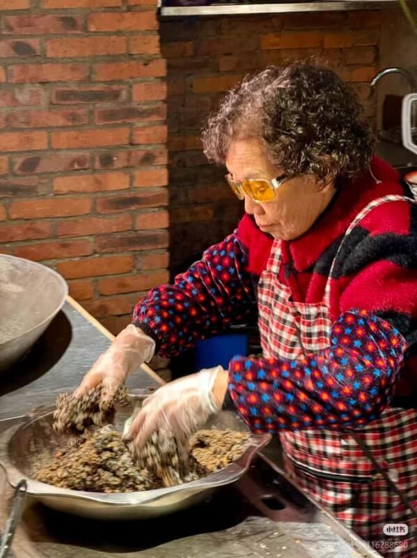 Chengdu Food & Blessings Tour: Market Bites & Temple Fortune - Practical Details and Considerations