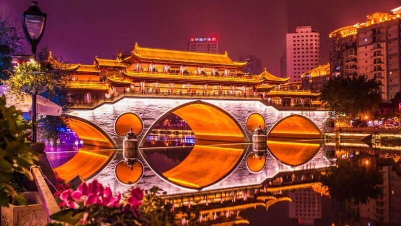Chengdu: Illuminated Night Tour with Sichuan Opera or Hotpot - An Evening in Chengdu: A Journey Through Light and Culture