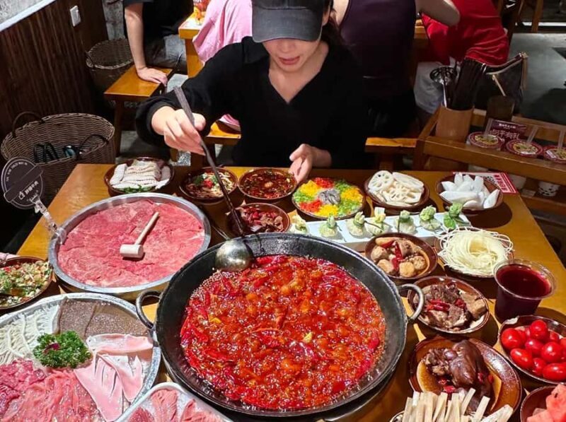 Chengdu: Kuanzhai Alley, Peoples Park, Tea, Opera & Hot Pot - FAQs