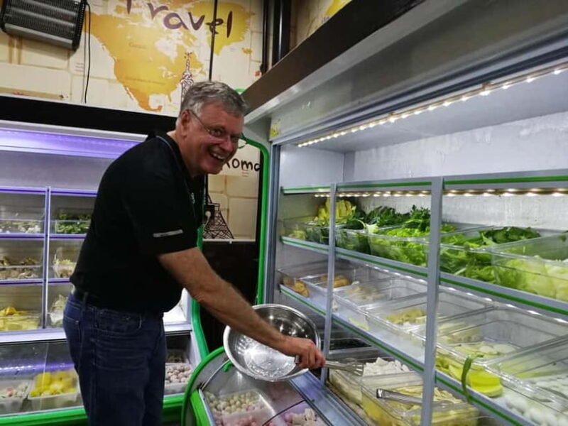 Chengdu Night: VIP Seat Opera Show or Back Alley Food Tour - Key Points