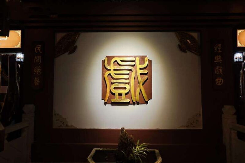 Chengdu: Sichuan Opera Face-Changing and Acrobatics Show - Why This Tour Offers Good Value