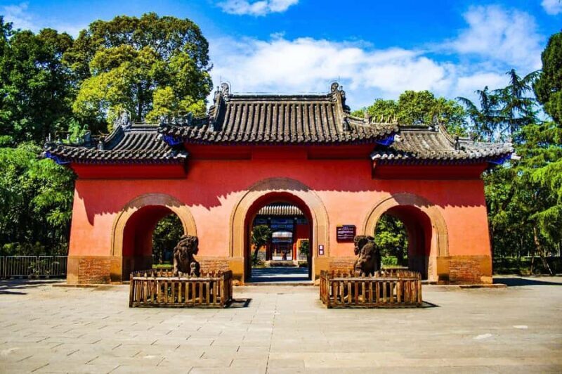 Chengdu:One-day tour to DuFu ThatchedCottage and WuhouTemple - Key Points