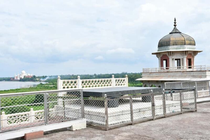 Chennai to Taj Mahal, Agra day trip with return flights - FAQ