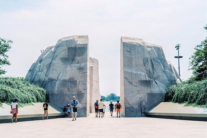 Cherry Blossoms and Monuments Tour with Optional Entry Tickets - The Itinerary in Detail: What to Expect and Why It Matters