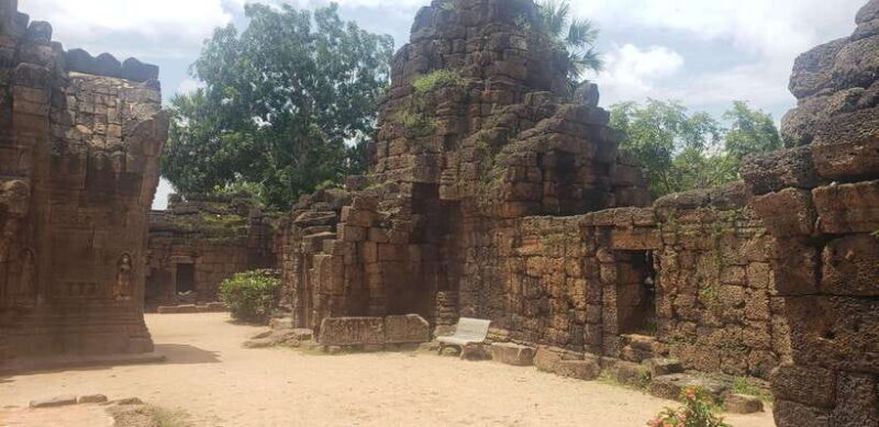 Chi so mountain _ Ta moa zoo_ Bati temple Tour - Exploring the Ancient Spirit: Prasat Phnom Chisor