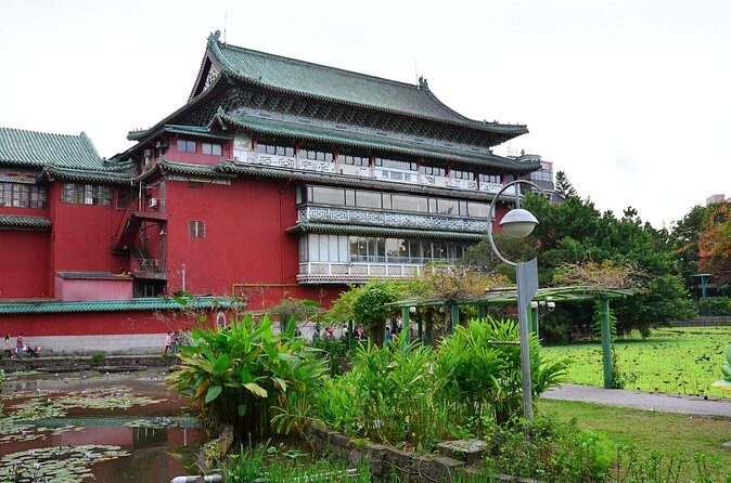 Chiang Kai-Shek Memorial Hall and Nanmen Market - FAQs