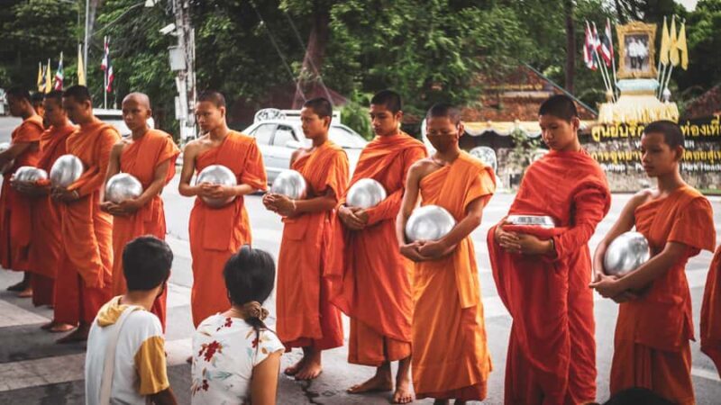 Chiang Mai: Buddhist Almsgiving and Market Tour with Meal - Key Points