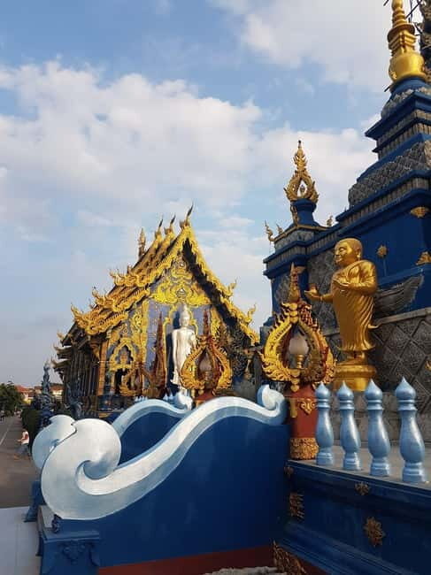 Chiang Mai: Chiang Rai Temples and Long-Neck Karen Village - The Balance of Pros and Cons