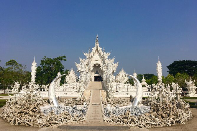 Chiang Mai-Chiang Rai: White Temple-Black House-Blue Temple-Karen Village - Key Points