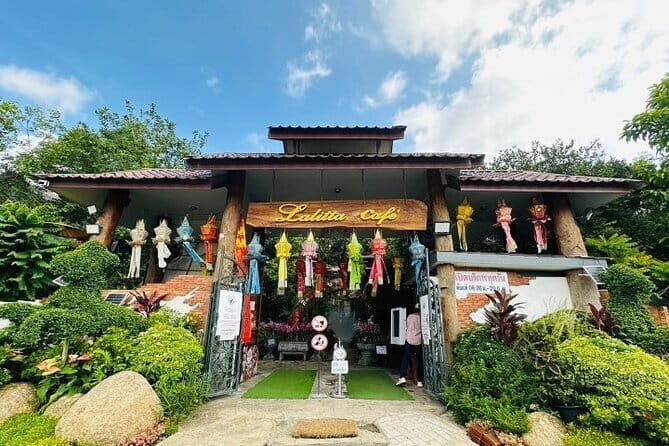 Chiang Mai-Chiang Rai: White temple-Blue Temple-Lalita Cafe-Lunch - Introduction to the Tour