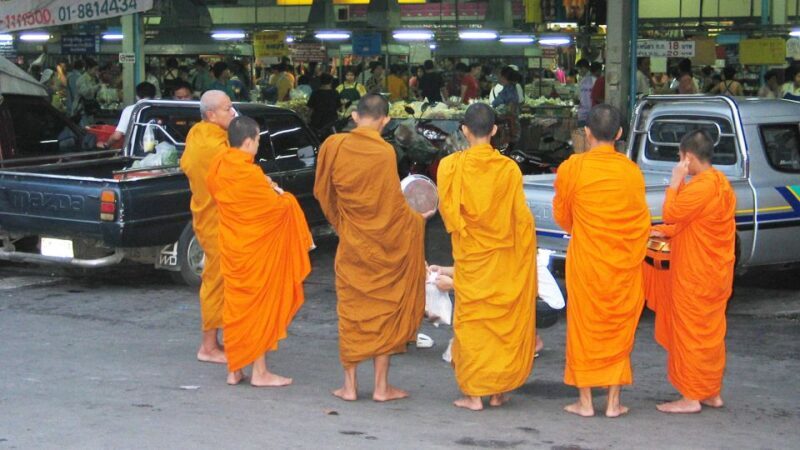 Chiang Mai: Guided Historical City Tour by Bike with Lunch - Who Is This Tour Best For?