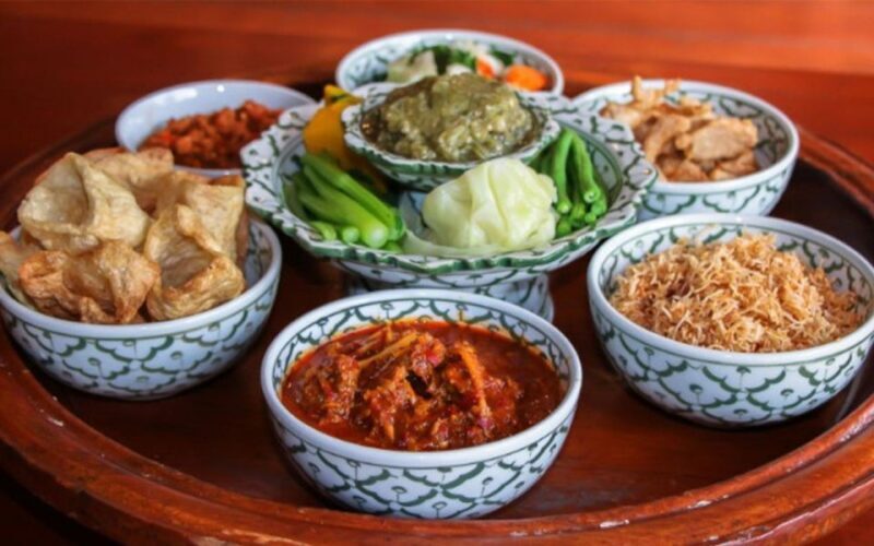 Chiang Mai: Khantoke Dinner with Traditional Performance - Duration and Logistics