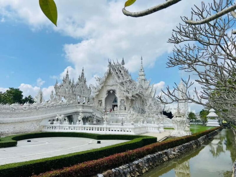 Chiang Mai: Luang Prabang Transfer with Huayxai Hotel Stay - Morning: A Sandwich and Scenic Drive