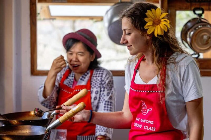 Chiang Mai: Mae Kampong Jungle Hike and Cooking Class - Key Points